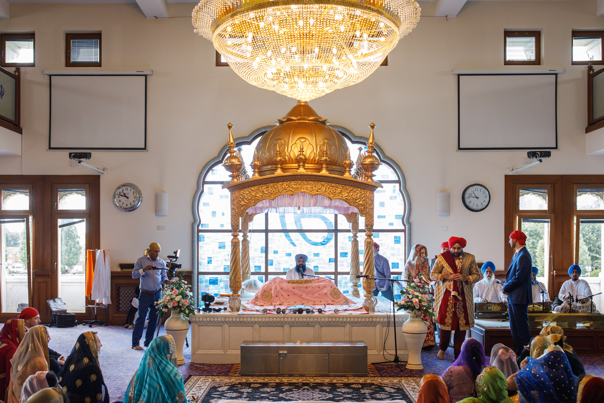 Indy & Ami's Sikh Wedding at Guru Nanak Darbar Gurdwara in Grave - Olly ...